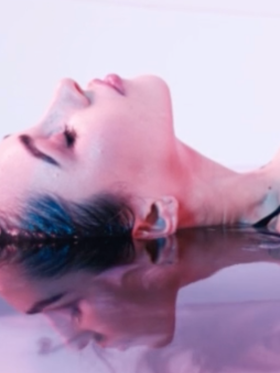 FLOAT AWAY - Beauty On Rose